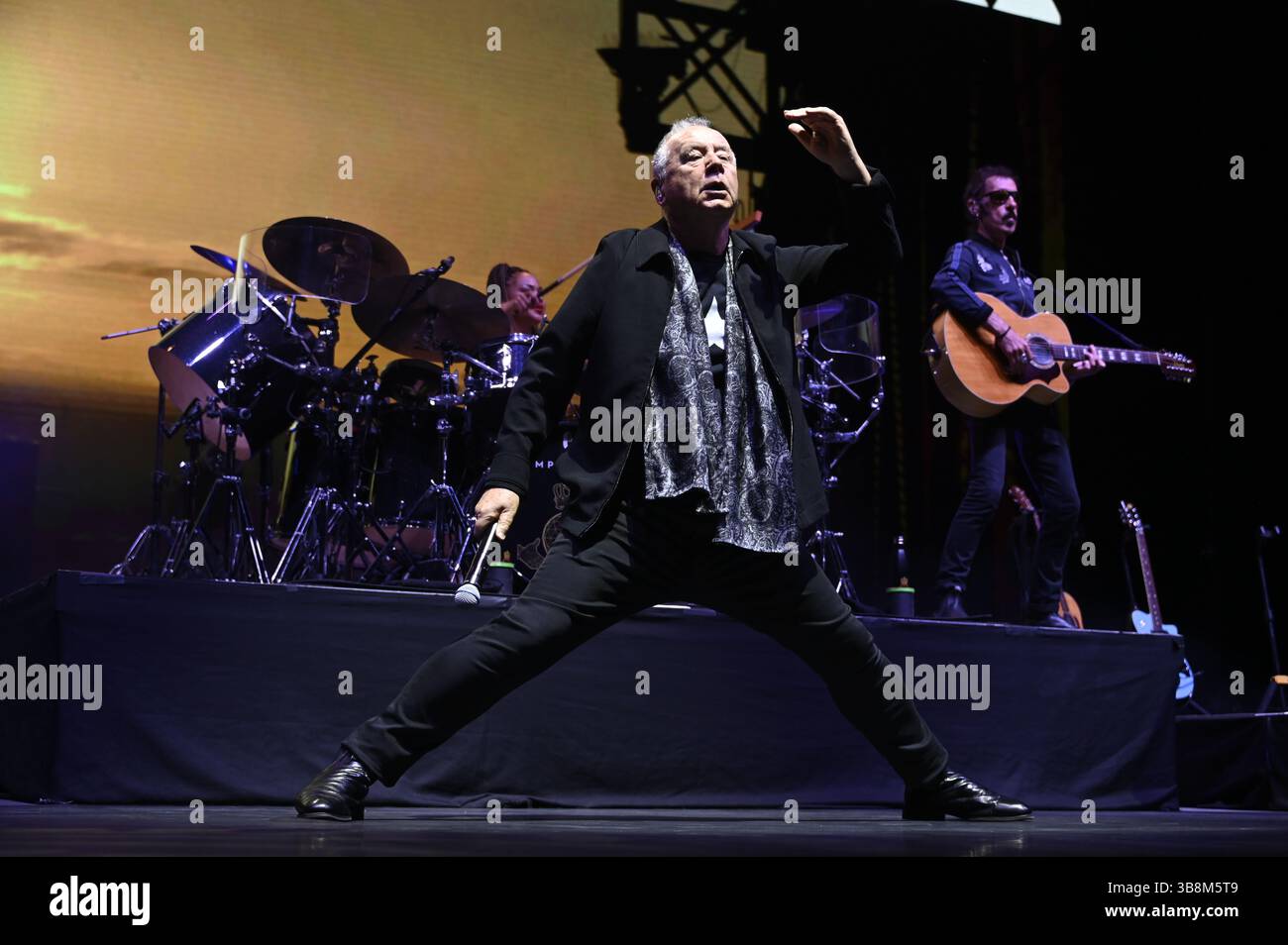 Mexico City, Mexico. 07th May, 2025. Singer Jim Kerr of british band ...