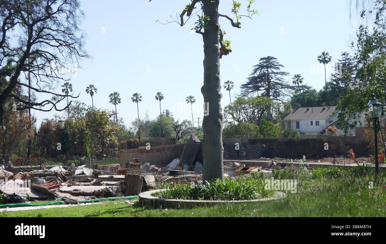 Altadena, California, USA 7th May 2025 Altadena aftermath and cleanup ...