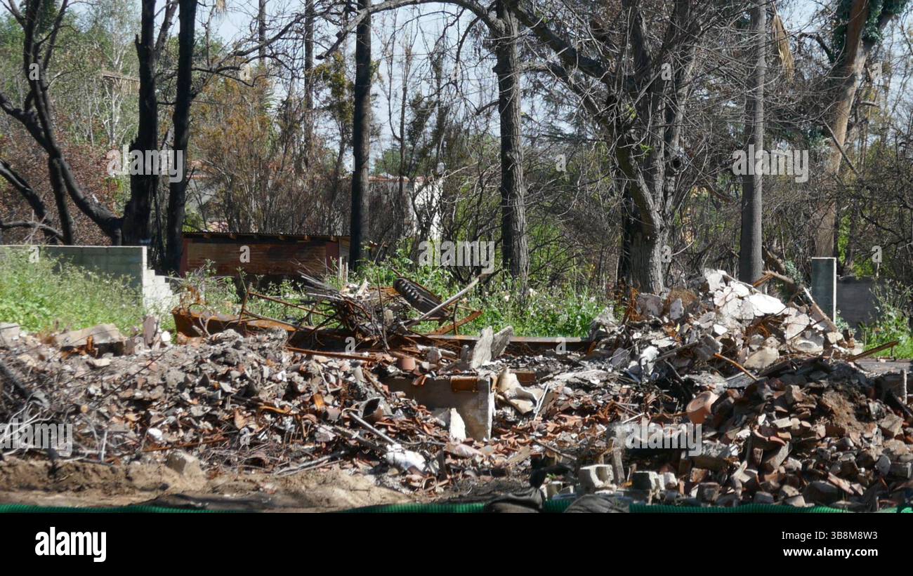 Altadena, California, USA 7th May 2025 Altadena aftermath and cleanup ...