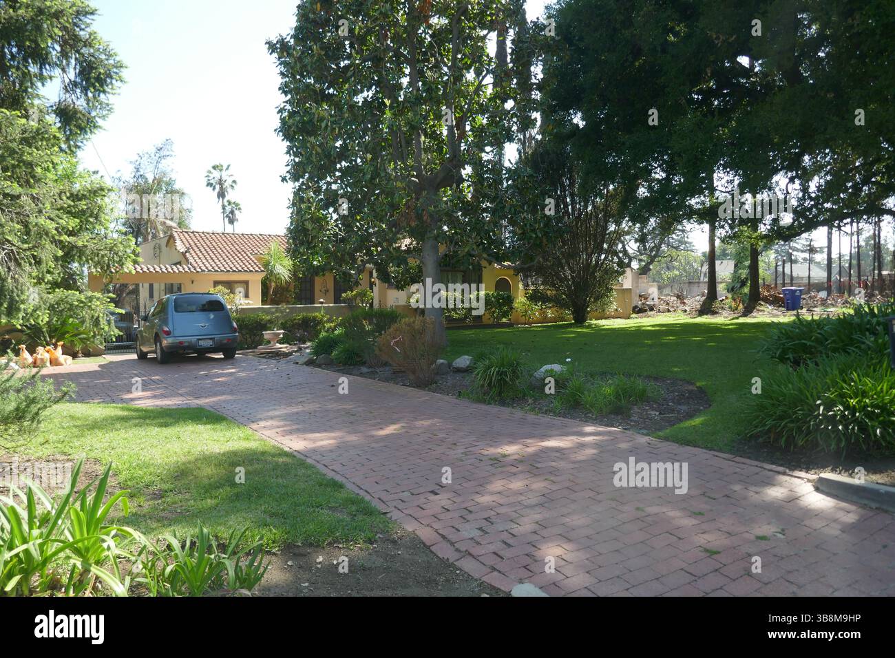 Altadena, California, USA 7th May 2025 Undamaged home in Altadena ...