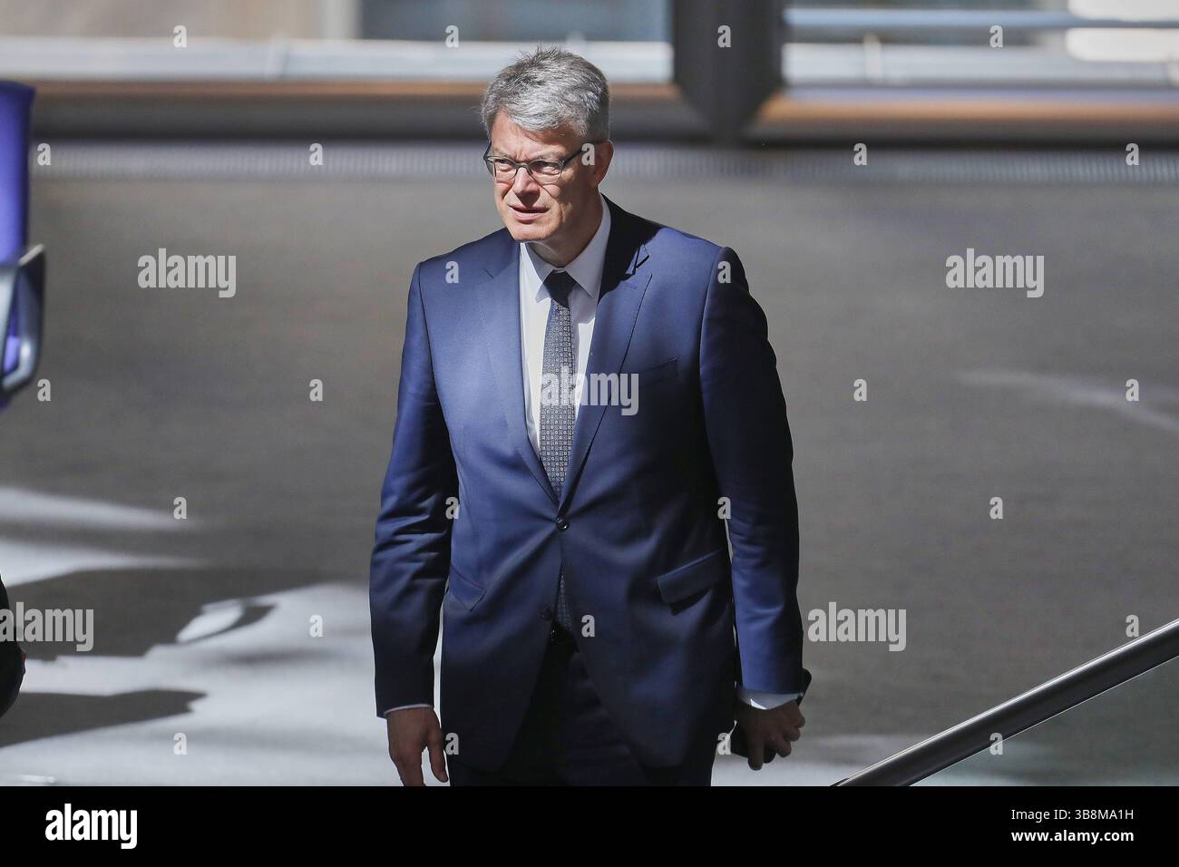 Berlin, Deutschland, 06.05.2025: Deutscher Bundestag: 2. Bundestagssitzung: Patrick Schneider ...