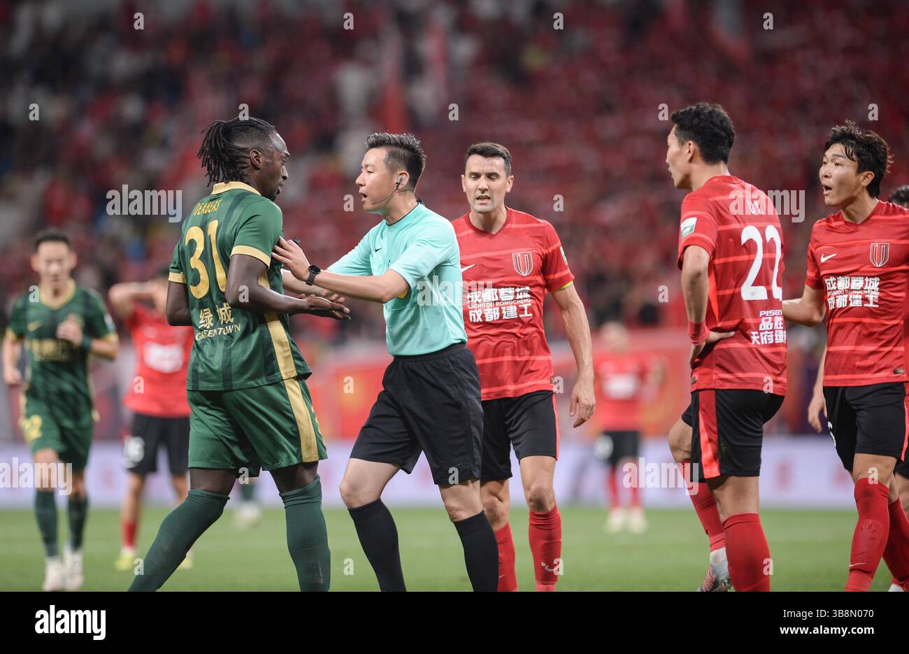 Chengdu Rongcheng Football Club defeated Zhejiang Professional Football ...