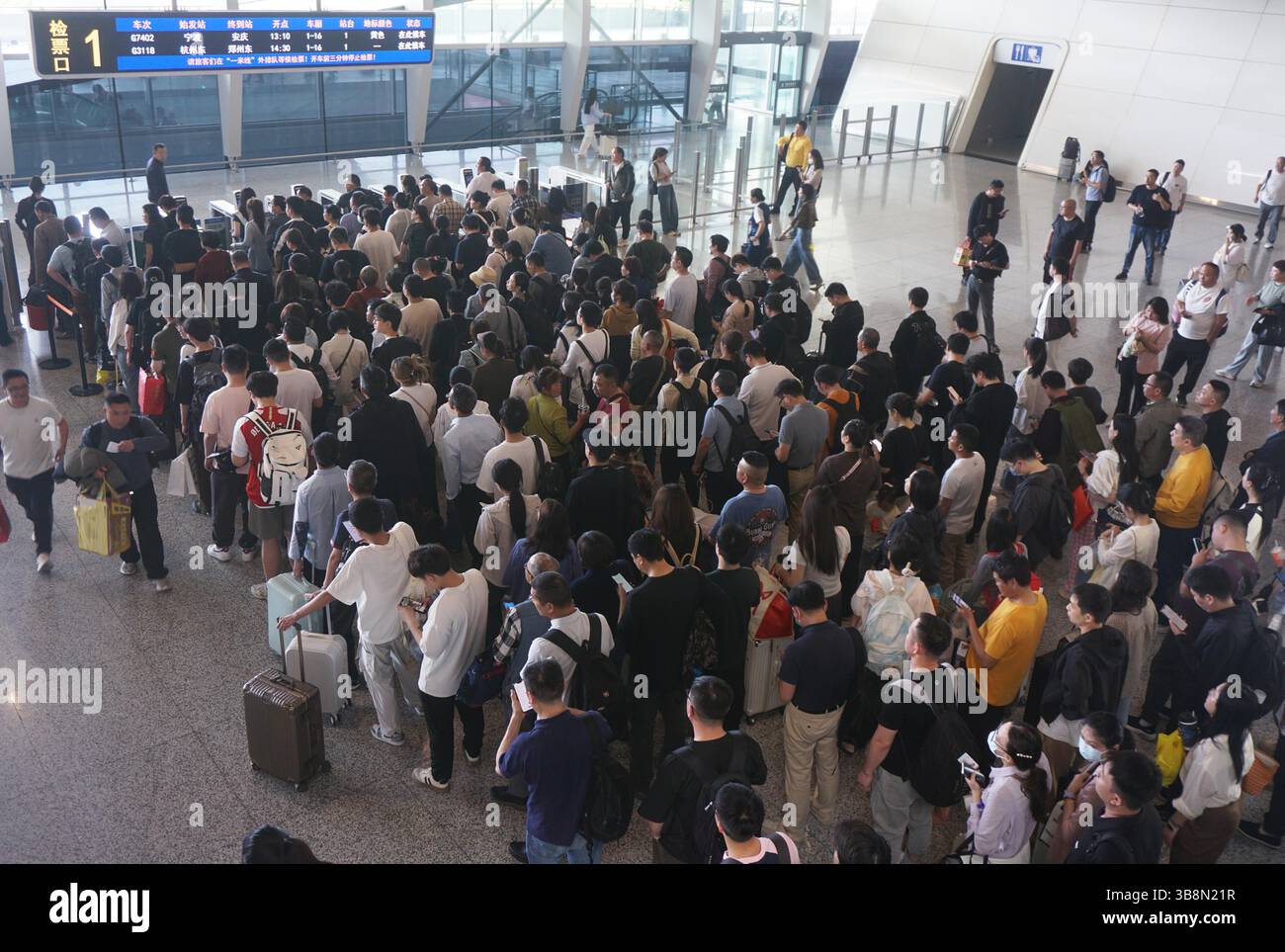 Hangzhoudong railway station embraces returning passengers, Hangzhou ...