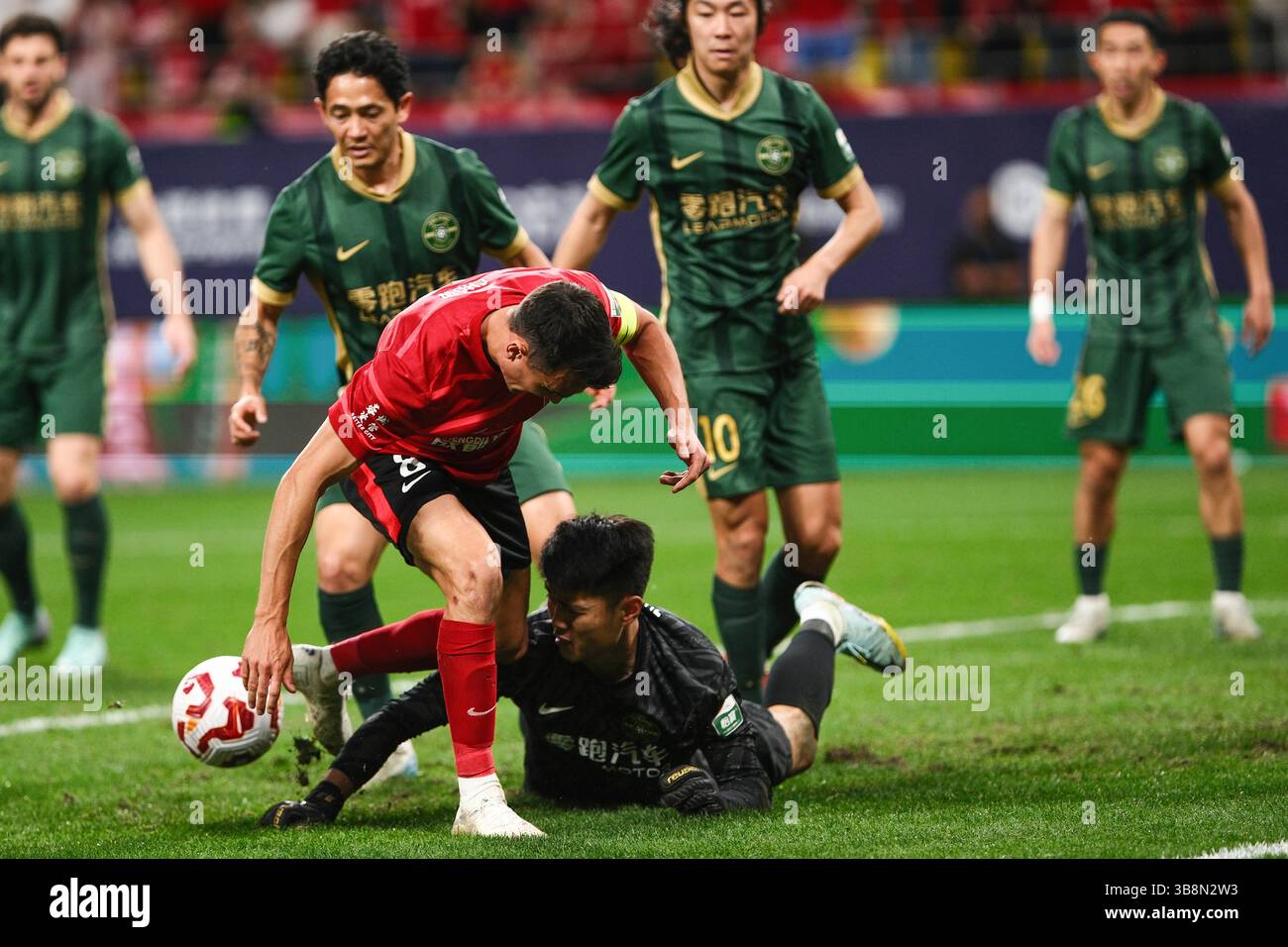 Chengdu Rongcheng Football Club defeated Zhejiang Professional Football ...