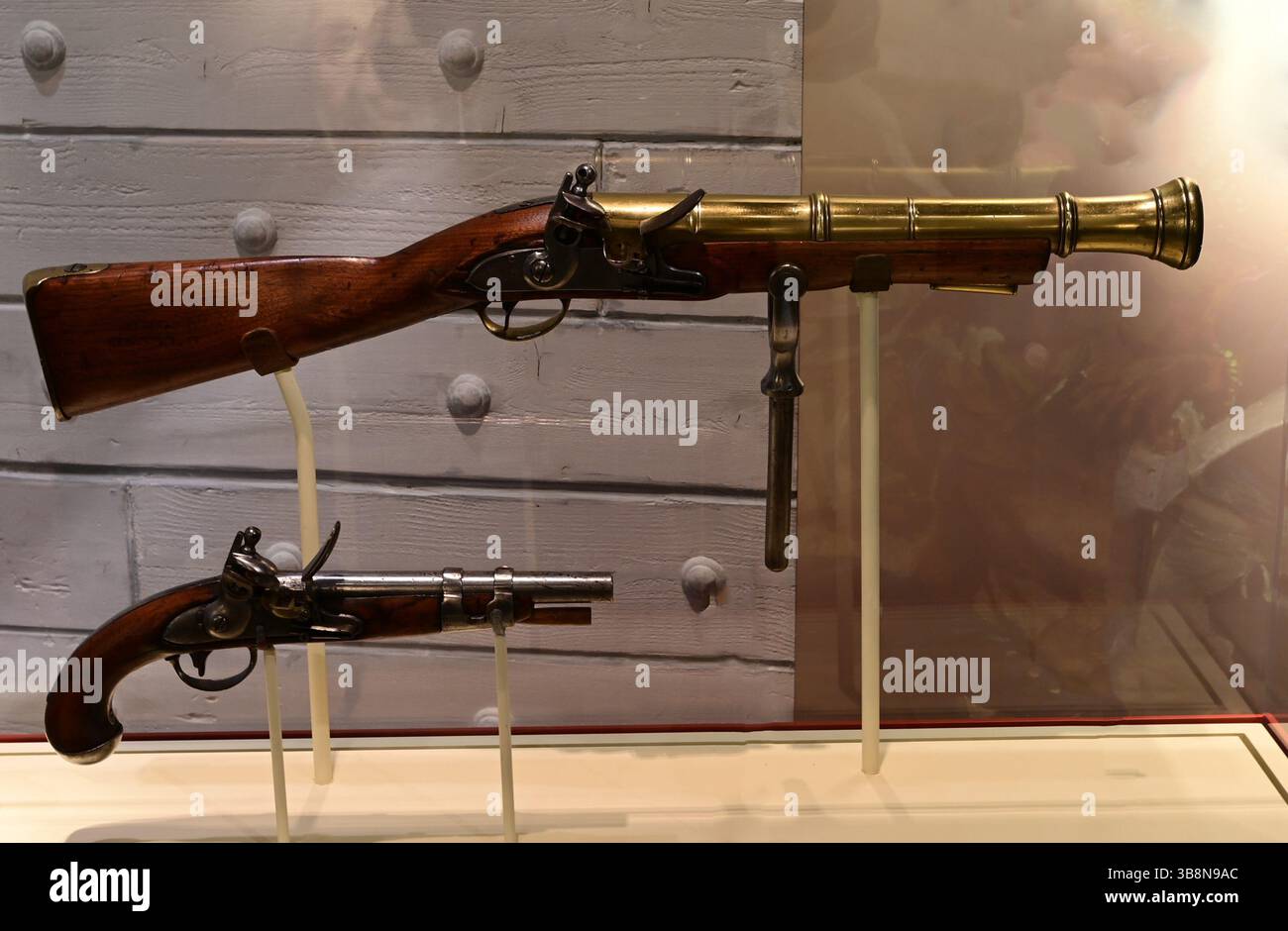 17th century flintlock guns Stock Photo - Alamy