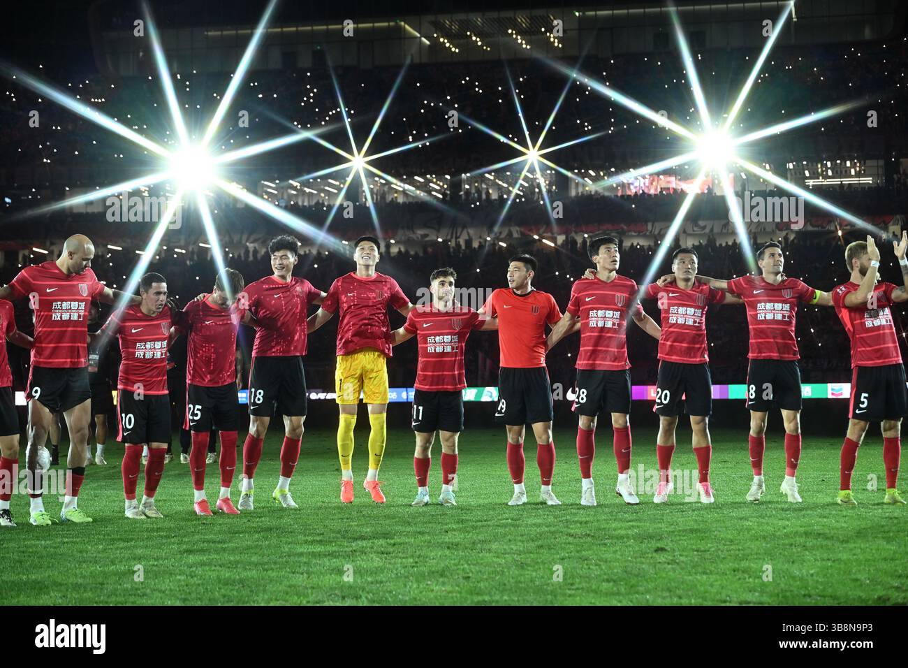 Chengdu Rongcheng Football Club defeated Zhejiang Professional Football ...