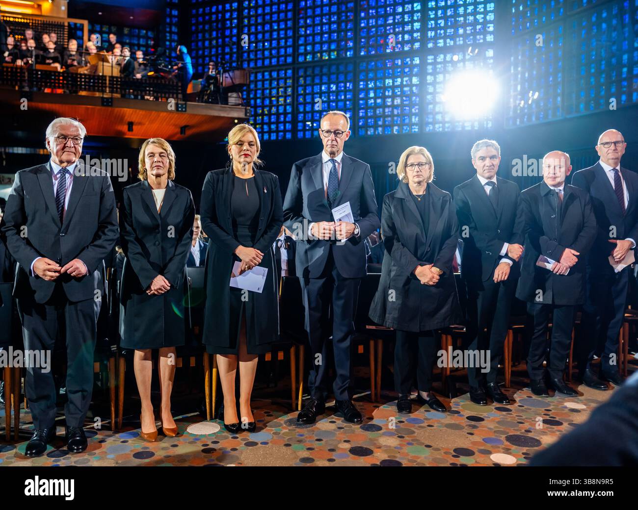 08 May 2025, Berlin: Federal President Frank-Walter Steinmeier (l-r), his wife Elke Büdenbender ...