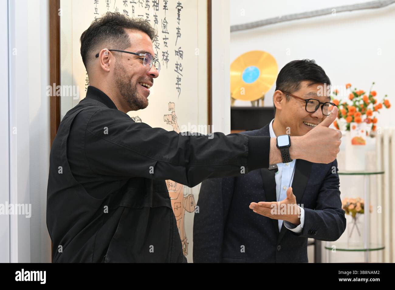 (250508) -- TIANJIN, May 8, 2025 (Xinhua) -- Raydis Franco (L) poses for photos with Ma ...