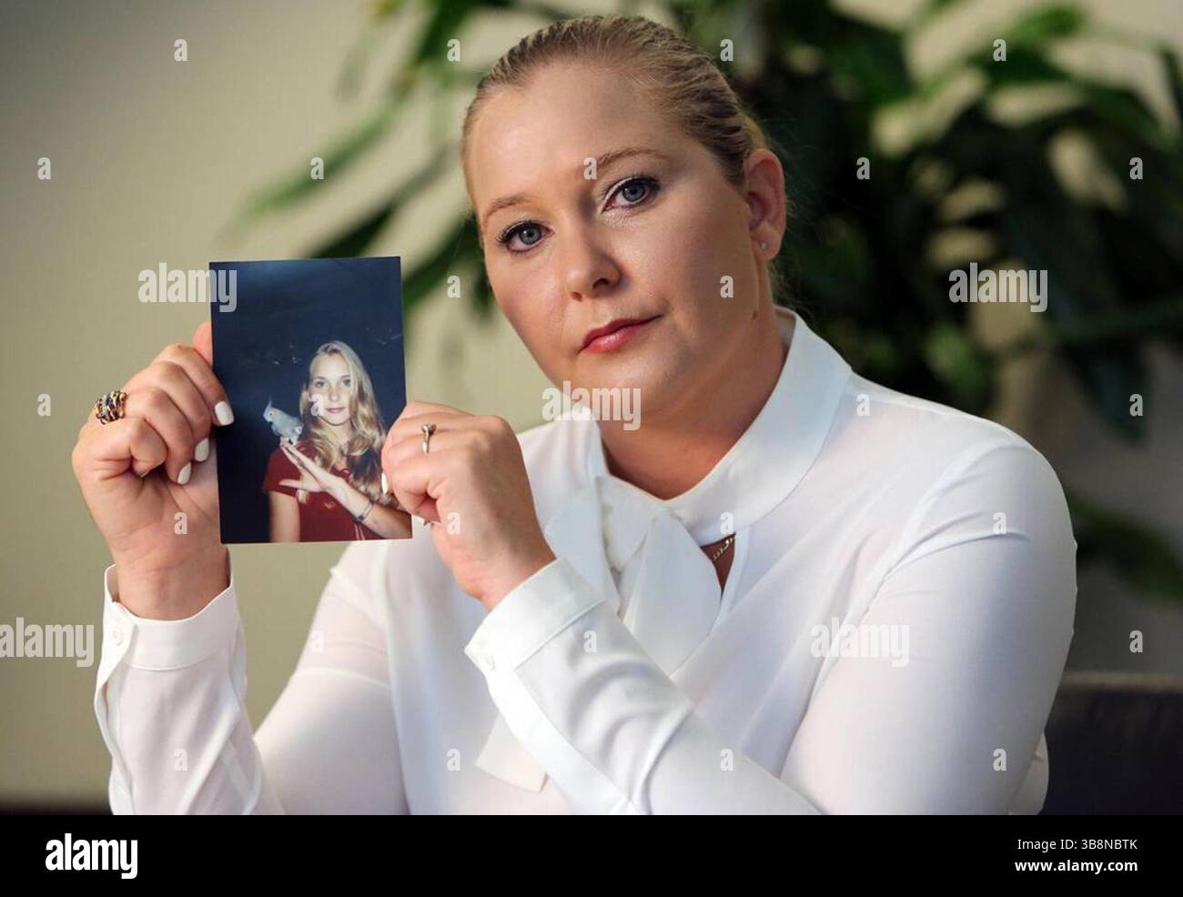 Virginia giuffre hi-res stock photography and images - Alamy