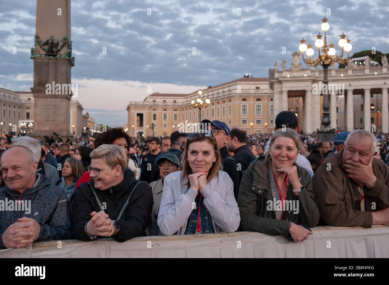 Conclave 2025 smoke hi-res stock photography and images - Alamy