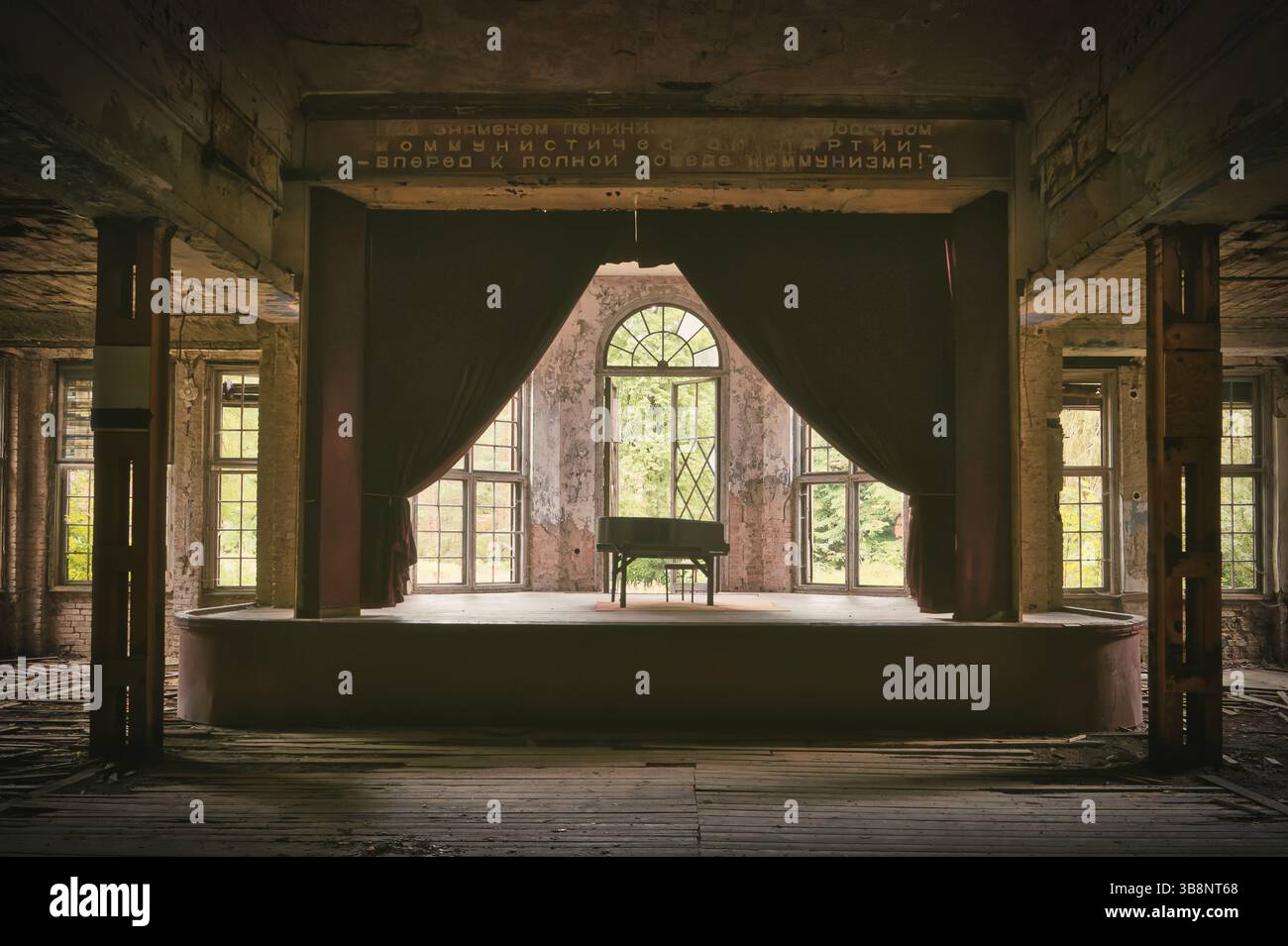 Old abandoned dirty urbex creppy lost place decay Stock Photo - Alamy