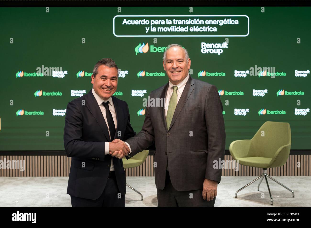 The president of Renault Group Spain, Josep María Recasens (l), and the ...