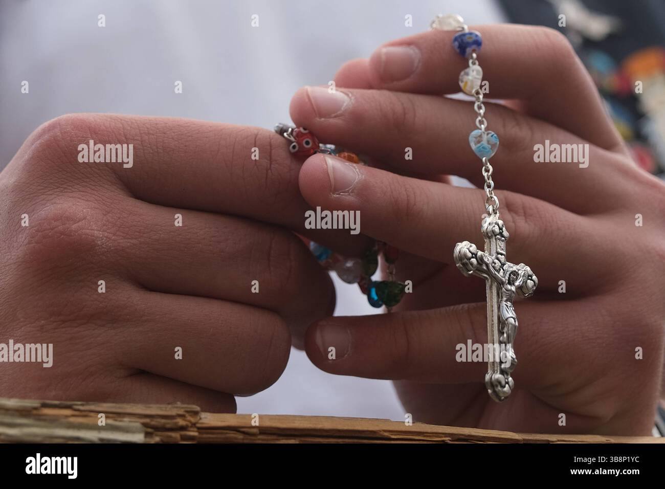VATICAN POPE VOTE CONCLAVE the faithful inEyes on the chimney and ...