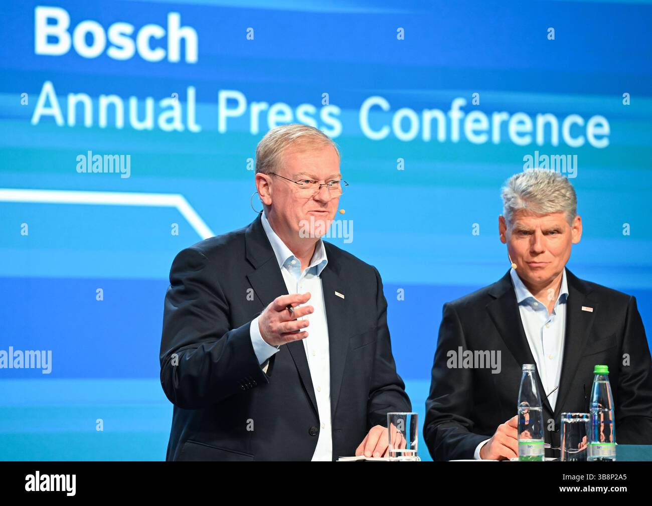 Renningen, Germany. 08th May, 2025. Stefan Hartung (l), chairman of the ...