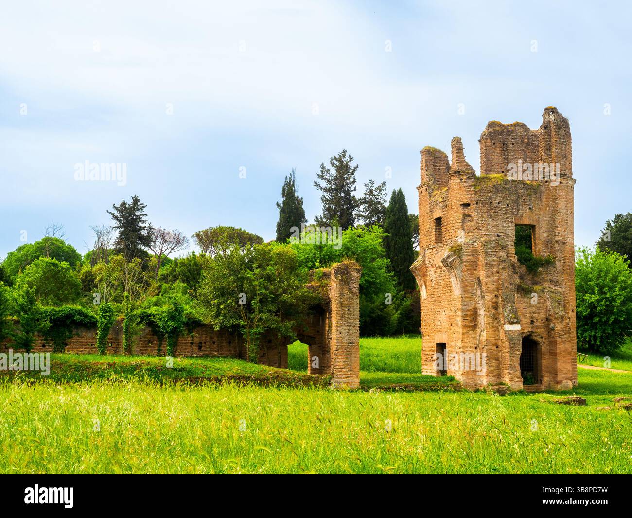 Towers in the South side of the circus - Villa of Maxentius ...