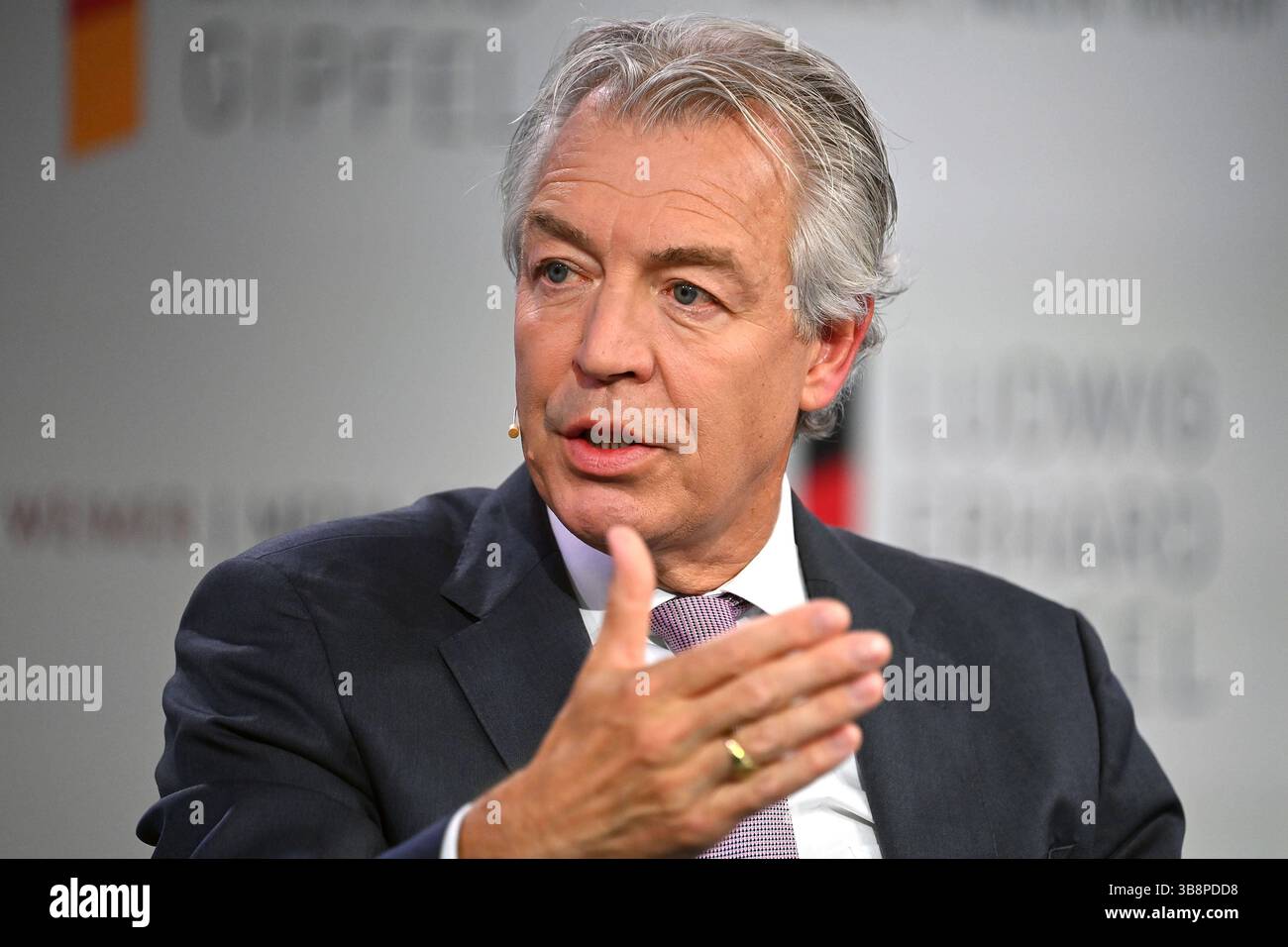 Christian Pellis, CEO Amundi Deutschland, Einzelbild,angeschnittenes ...