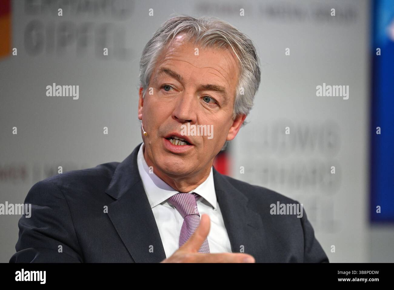 Christian Pellis, CEO Amundi Deutschland, Einzelbild,angeschnittenes ...