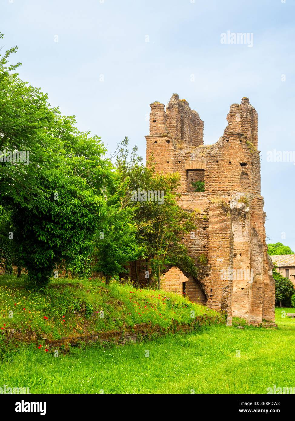 Towers in the South side of the circus - Villa of Maxentius ...