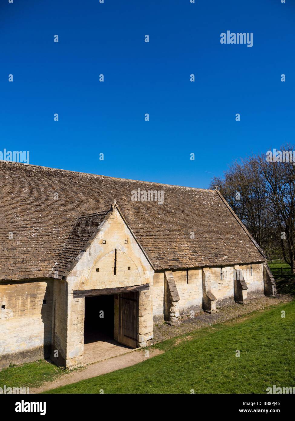 Tithe Barn, Historic Building, Bradford-on-Avon, Wiltshire, England, UK ...
