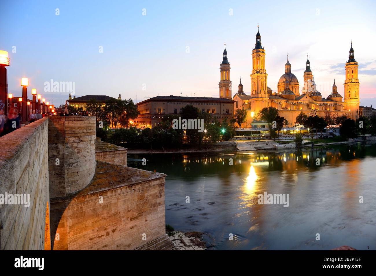 El pilar basilica cathedral hi-res stock photography and images - Alamy