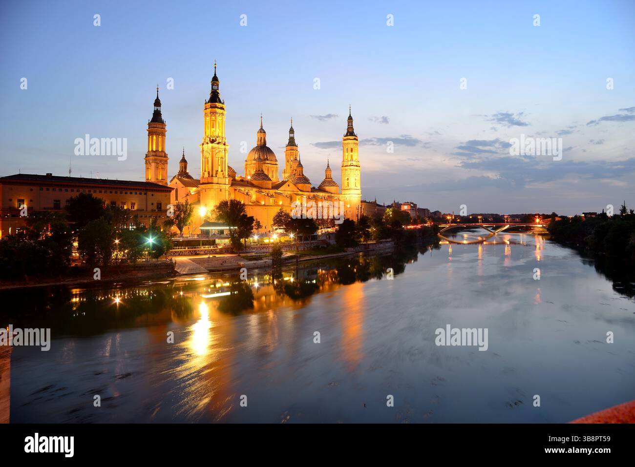 El pilar basilica cathedral hi-res stock photography and images - Alamy