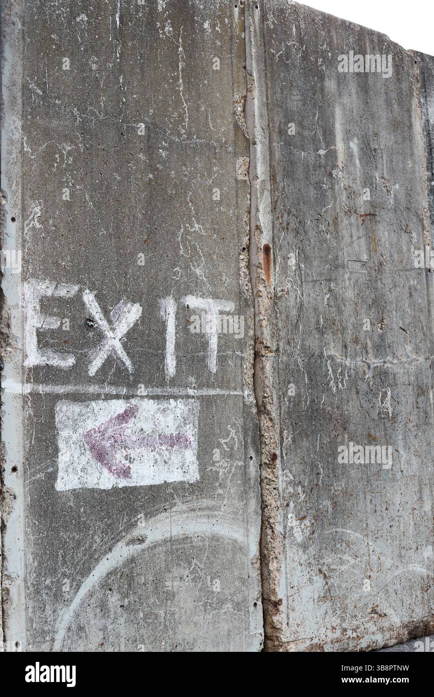 Quayside cranes on the edge of Gillingham and Chatham basins on the ...