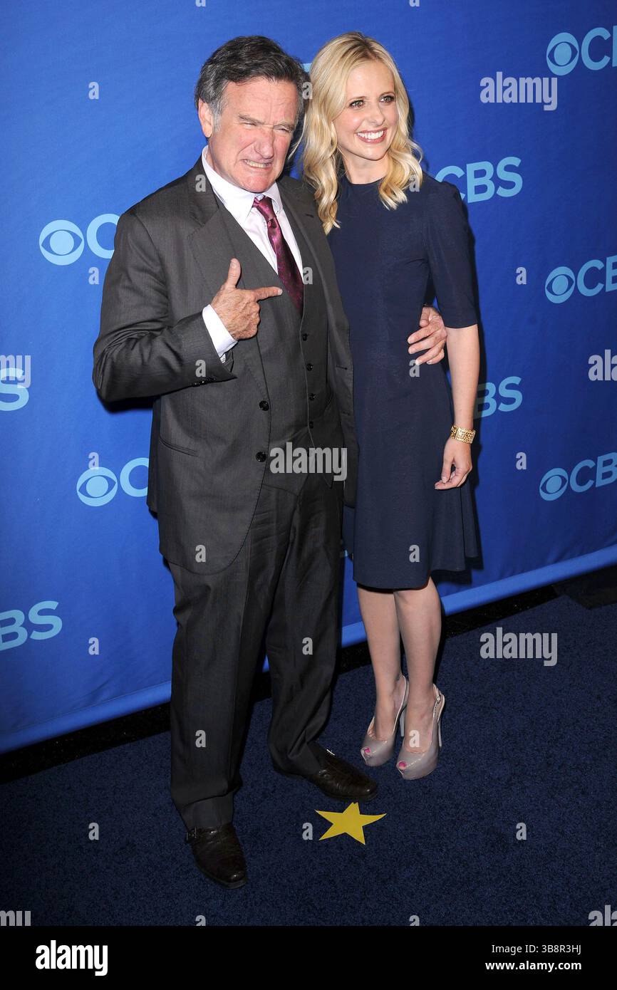 Robin Williams and Sarah Michelle Geller at the CBS 2013 Upfront ...