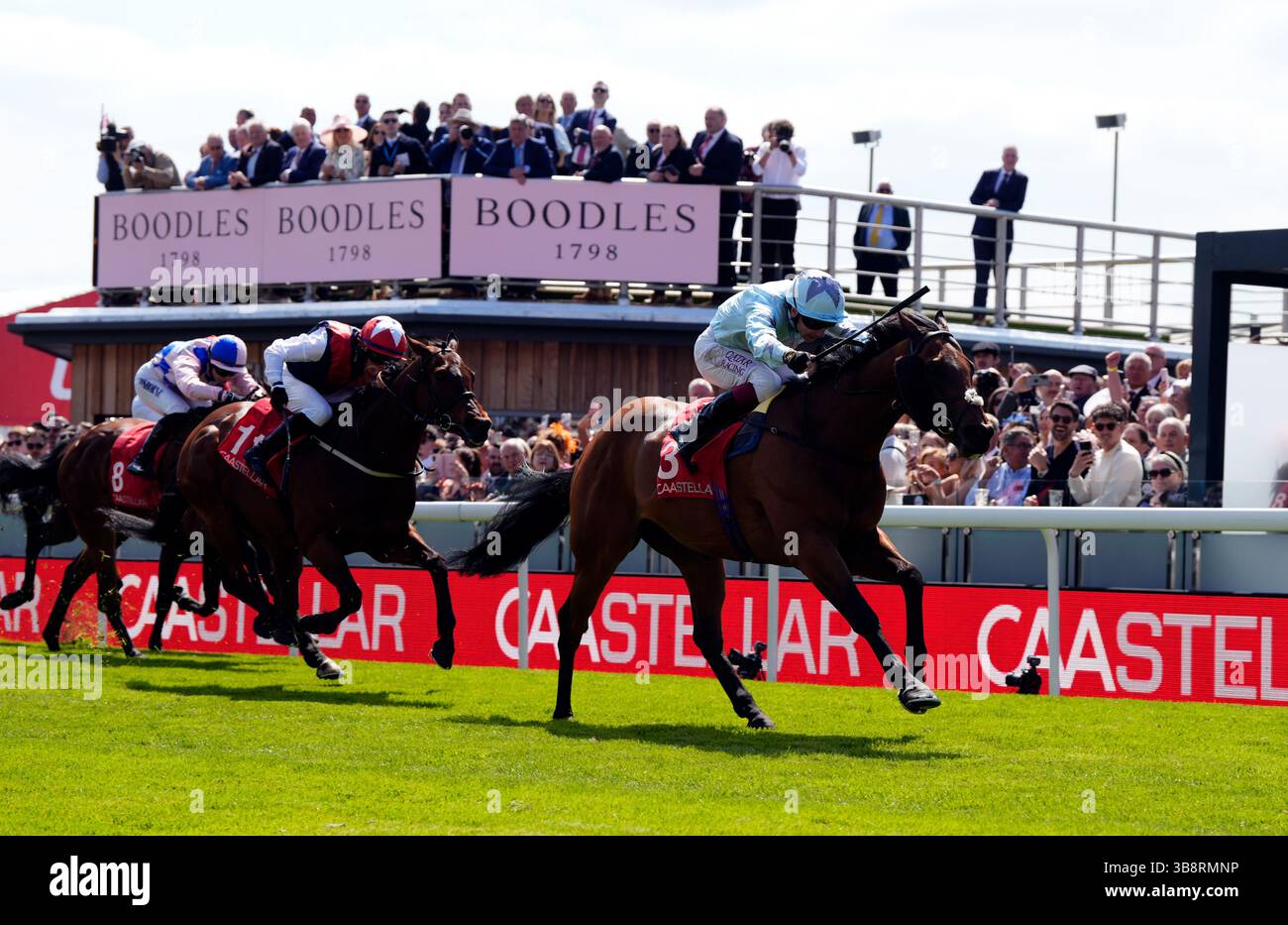Roman Dragon ridden by Oisin Murphy (right) on their way to winning the ...