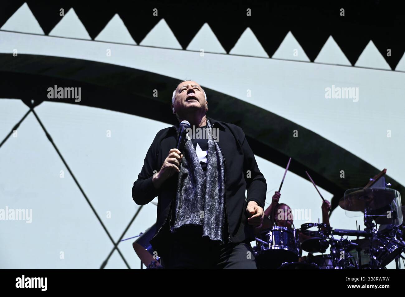 Mexico City, Mexico. 07th May, 2025. Singer Jim Kerr of the British ...