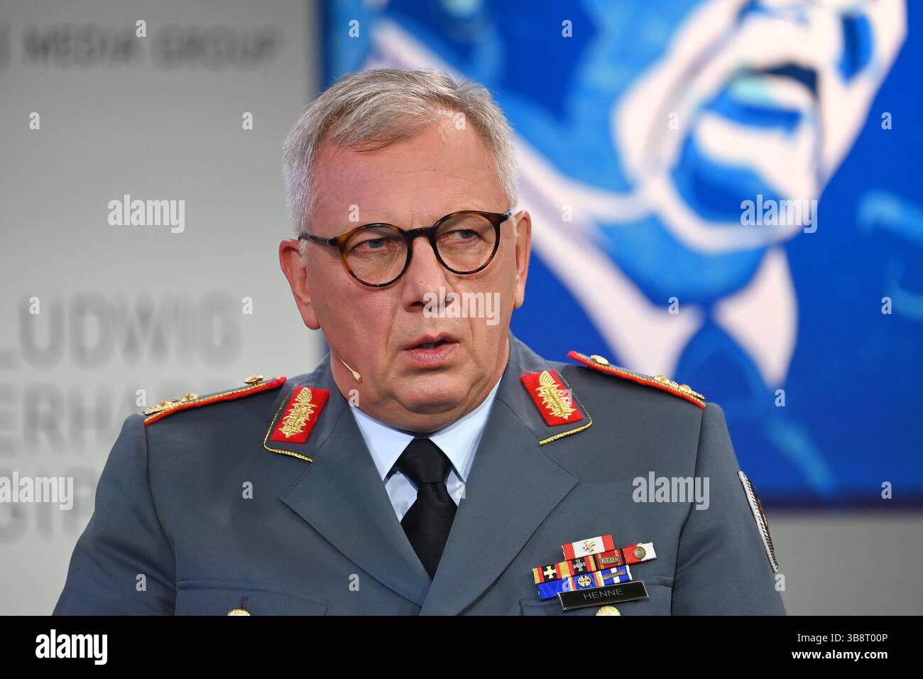 Generalmajor Andreas Henne, Kommandeur der Heimatschutzdivision der ...