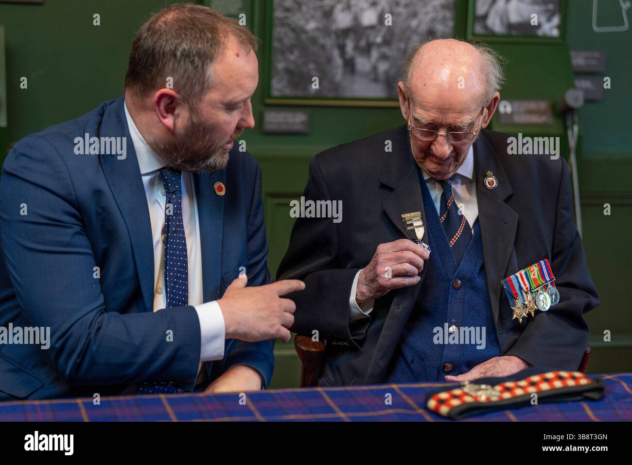 Scottish Secretary Ian Murray meets WW2 veteran George McLeod, aged 99 ...