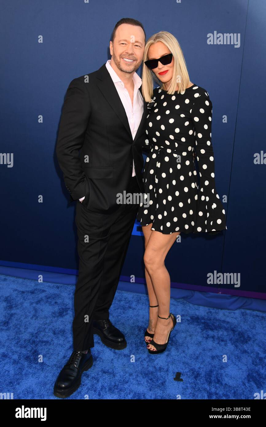 LOS ANGELES - CA - MAY 7: Donnie Wahlberg and Jenny McCarthy at CBSFEST 2025-2026: Schedule ...