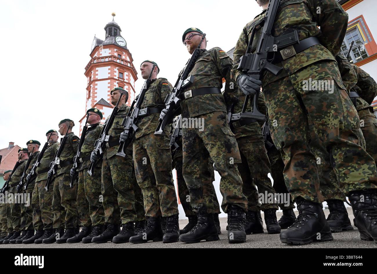 08 May 2025, Thuringia, Ohrdruf: Soldiers line up for the first roll ...