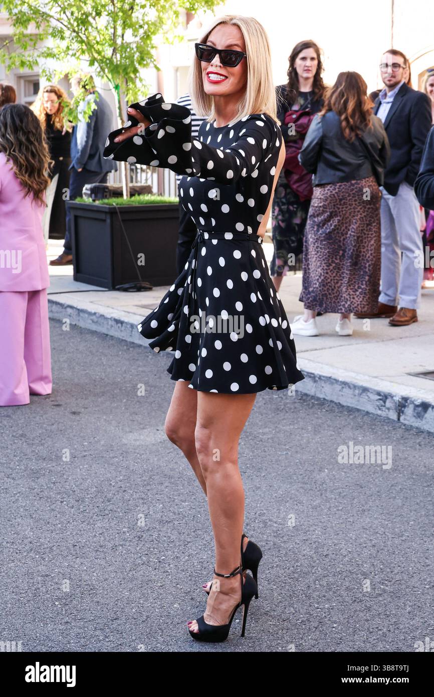 LOS ANGELES, CALIFORNIA, USA - MAY 07: Jenny McCarthy arrives at the ...