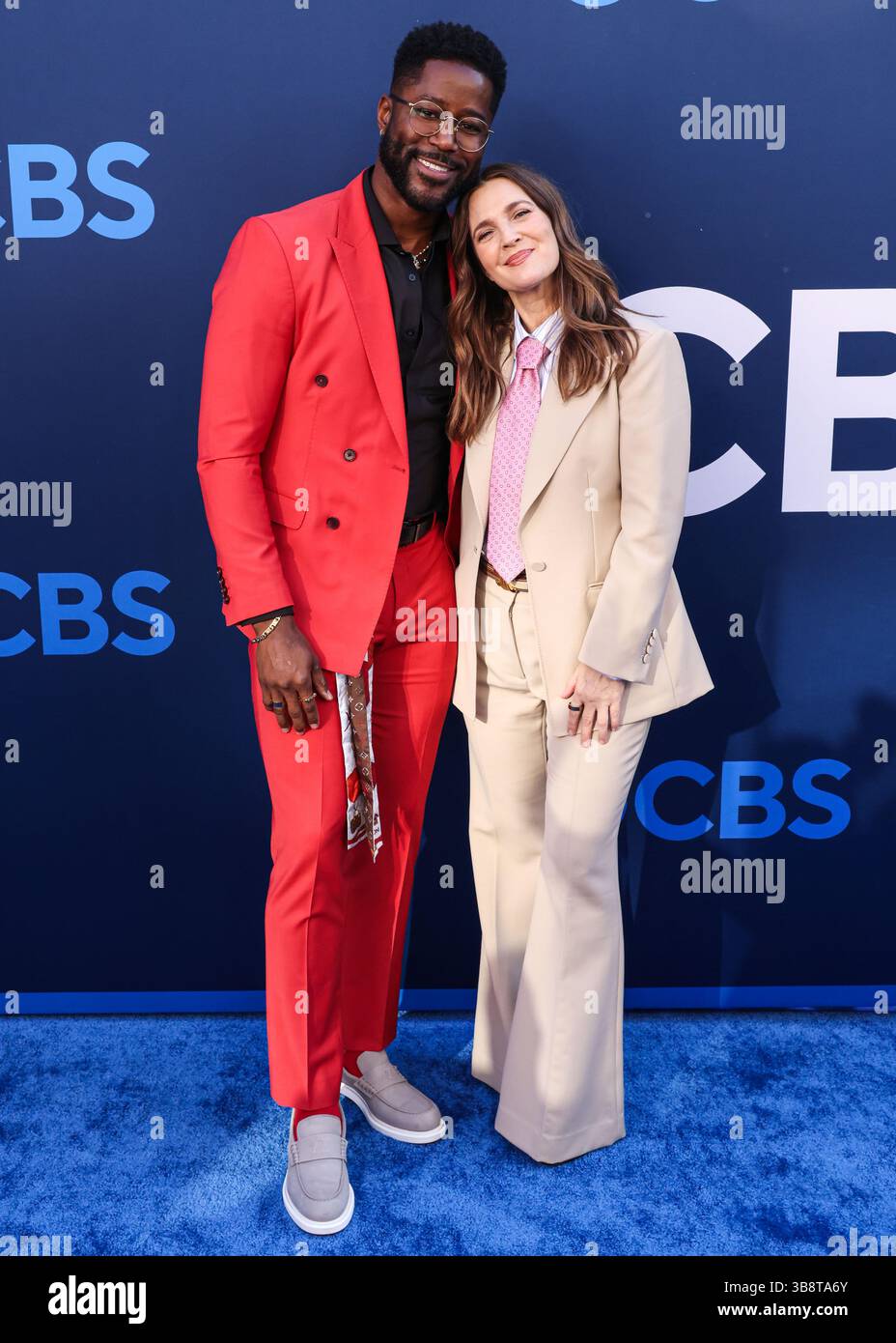 LOS ANGELES, CALIFORNIA, USA - MAY 07: Nate Burleson and Drew Barrymore ...