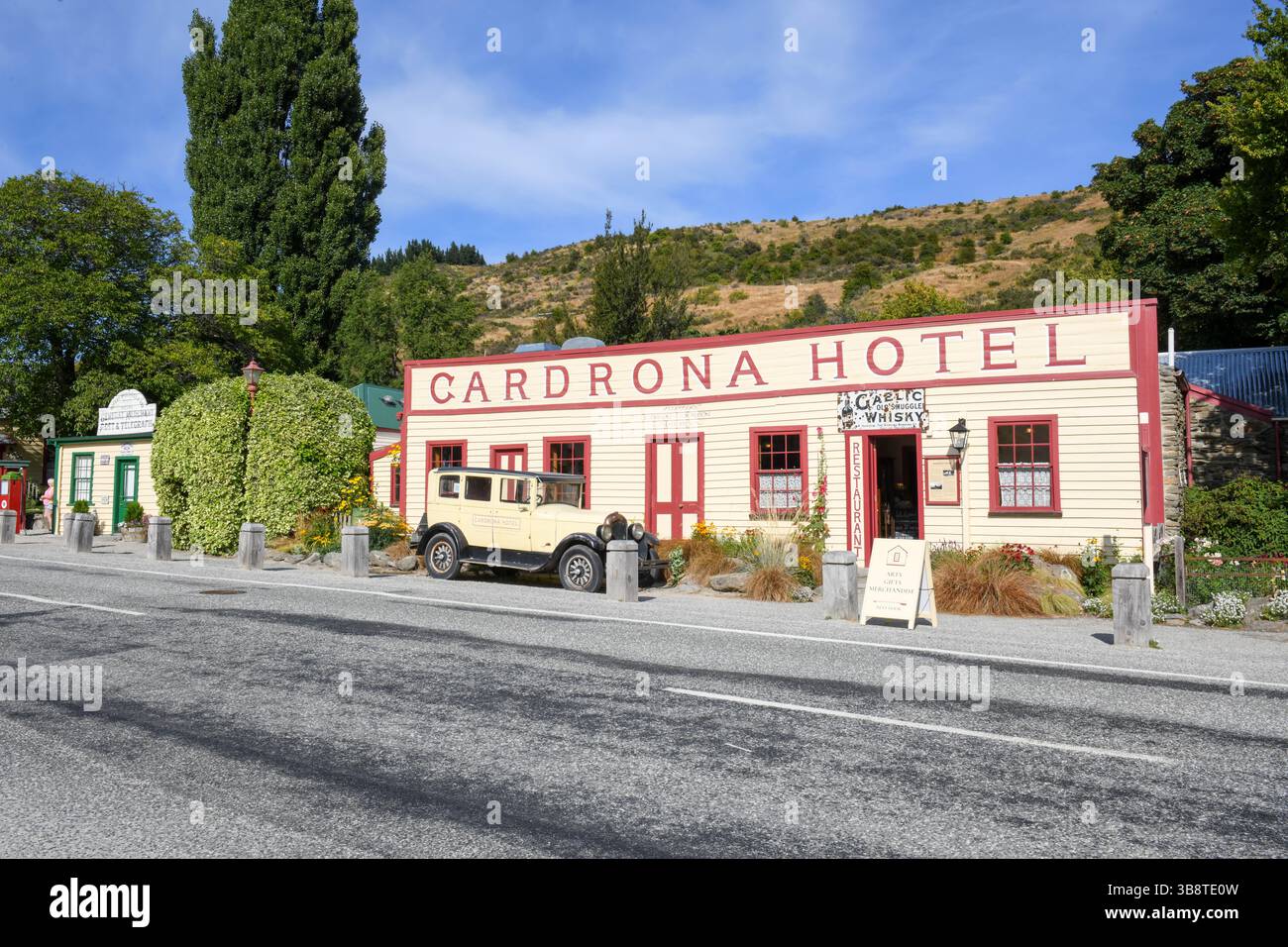 Cardrona, New Zealand - 5 February 2025: colonial town of Cardrona on ...