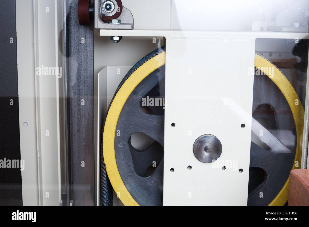 Modern elevator pulley glass hi-res stock photography and images - Alamy