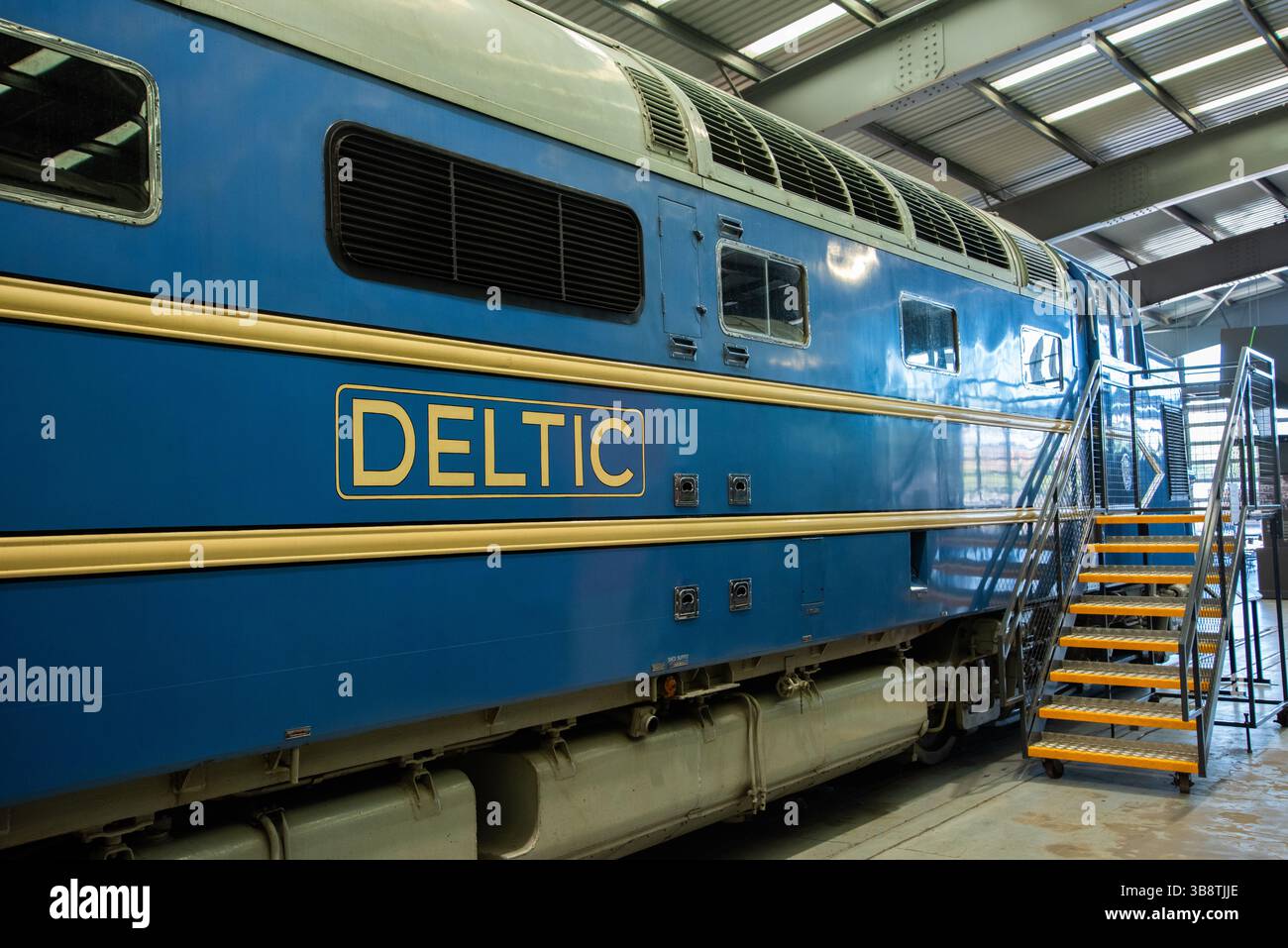 Diesel-electric locomotive, prototype English Electric 3300HP "Deltic ...