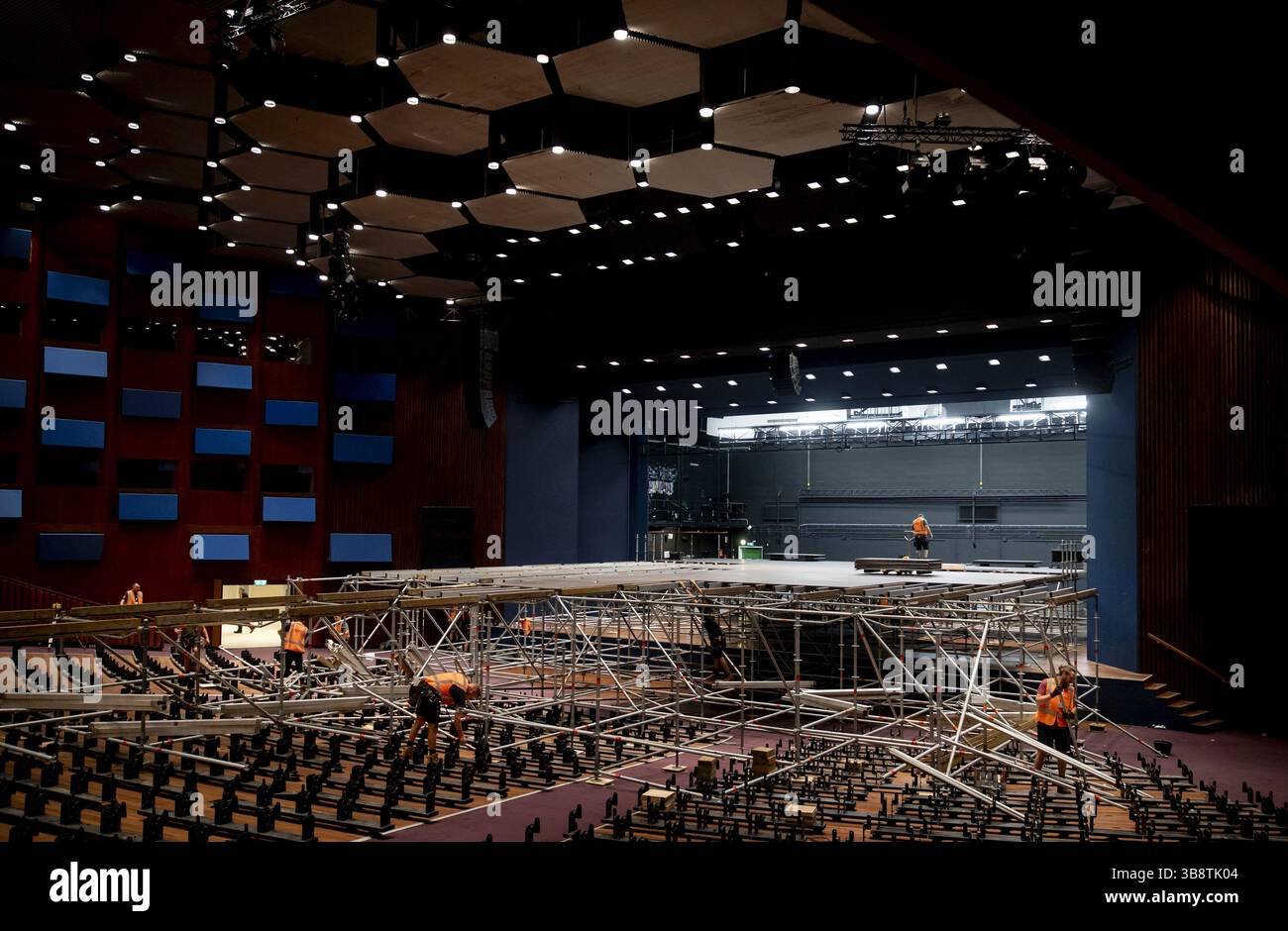 THE HAGUE - Work at the World Forum for the upcoming NATO summit. ANP ...