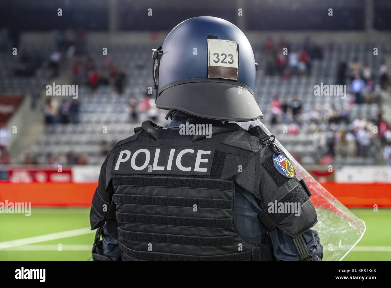 Police officer in combat gear Football stadium Stock Photo - Alamy