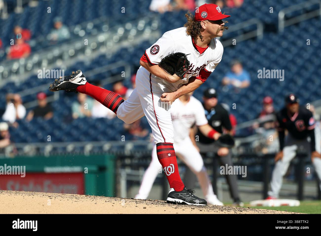 Washington Nationals pitcher Andrew Chafin throws during the sixth ...