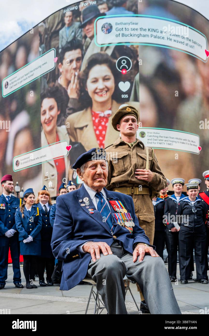 London, UK. 8 May 2025. Second World War veteran Mervyn Kersh, aged 100 ...