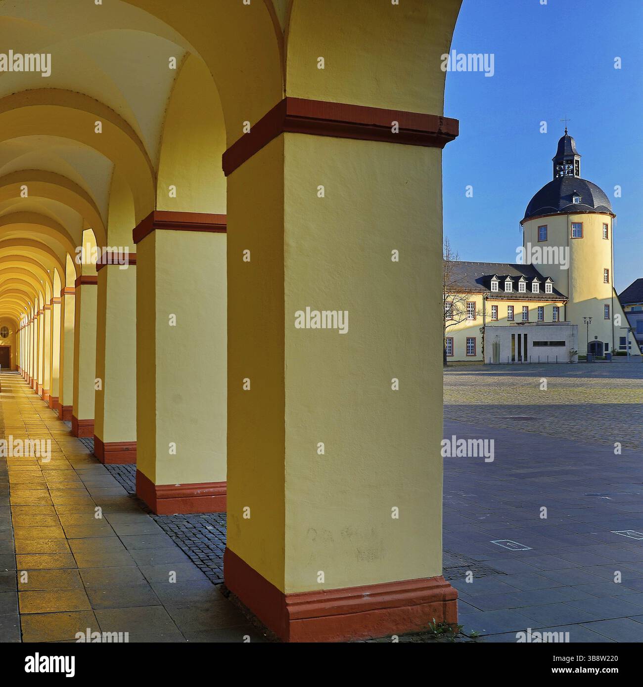 Lower Castle, arcade in the Corps de Logis and view of the Fat Tower ...