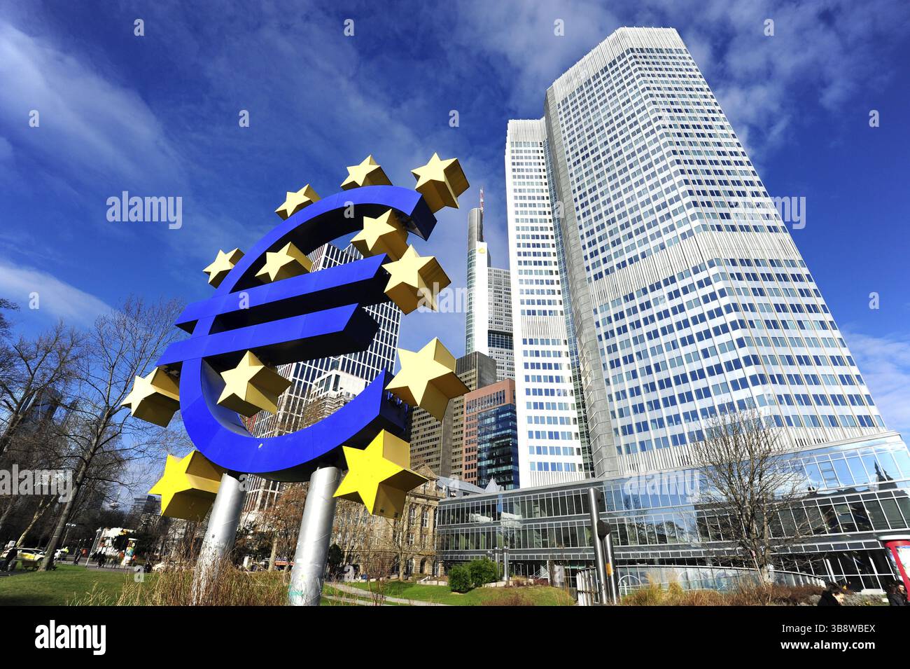 Currency symbols and buildings hi-res stock photography and images - Alamy