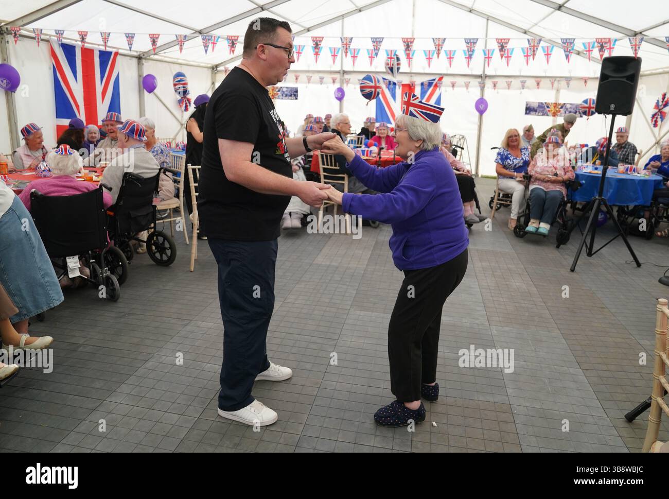 Staff and veterans dance at a tea party at Erskine Veterans Home in ...