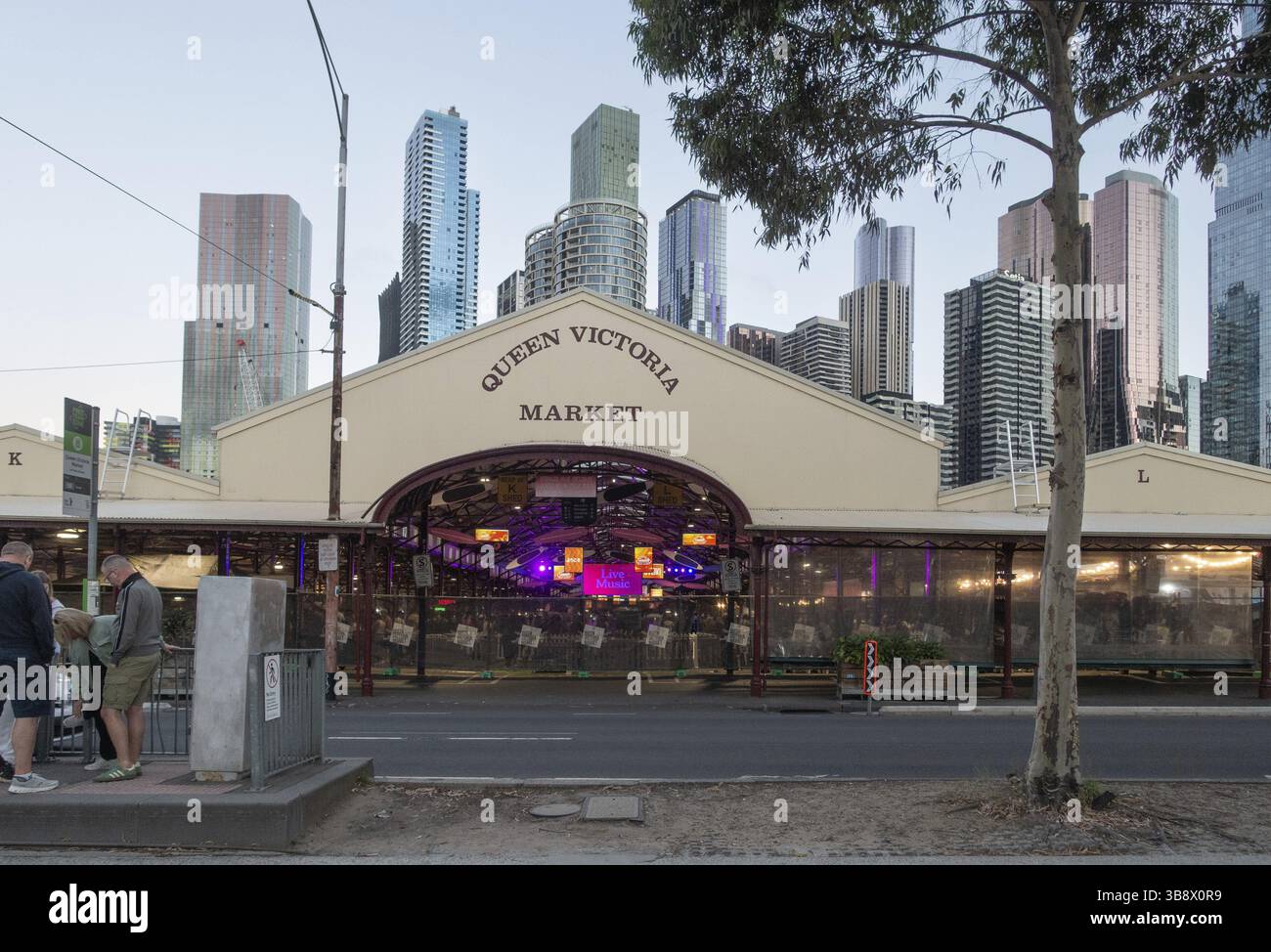 Queen Victoria Night Market and skyscrapers in the background ...