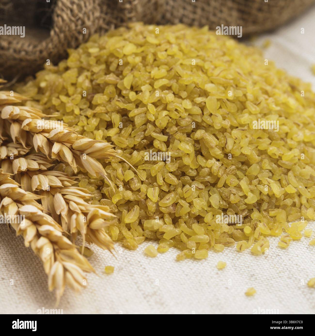 Raw bulgur heap on the linen textile Stock Photo - Alamy