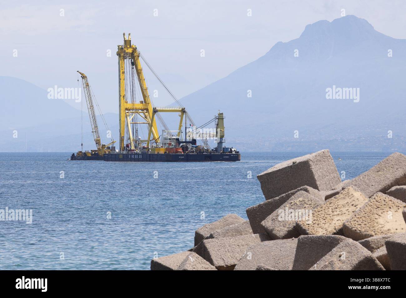 PORTICELLO THE HEBO LIFT 10 AT WORK ABOVE THE WRECK OF THE BAYESIEN ...