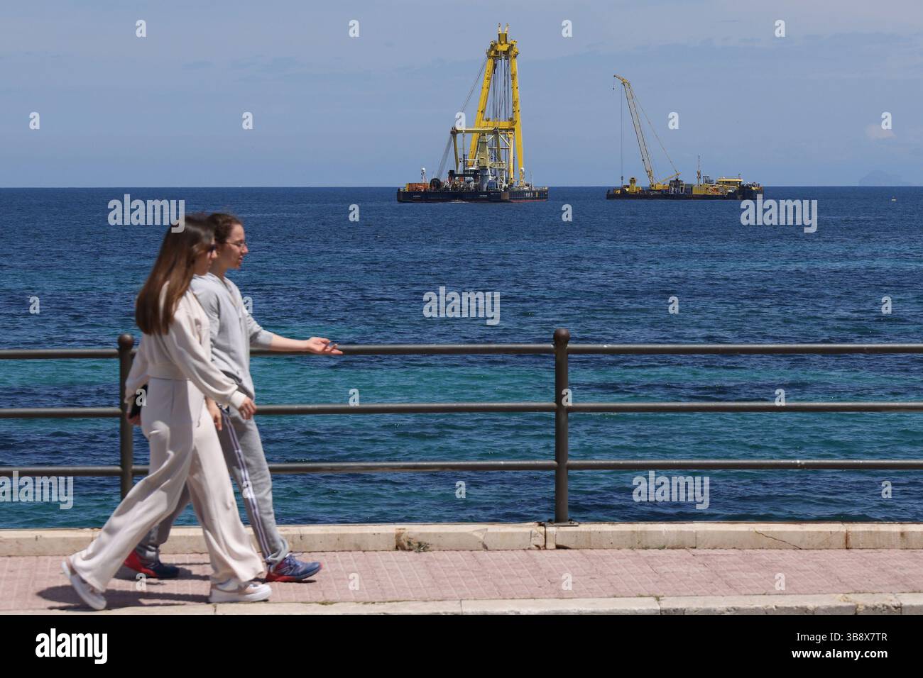 PORTICELLO THE HEBO LIFT 10 AT WORK ABOVE THE WRECK OF THE BAYESIEN ...