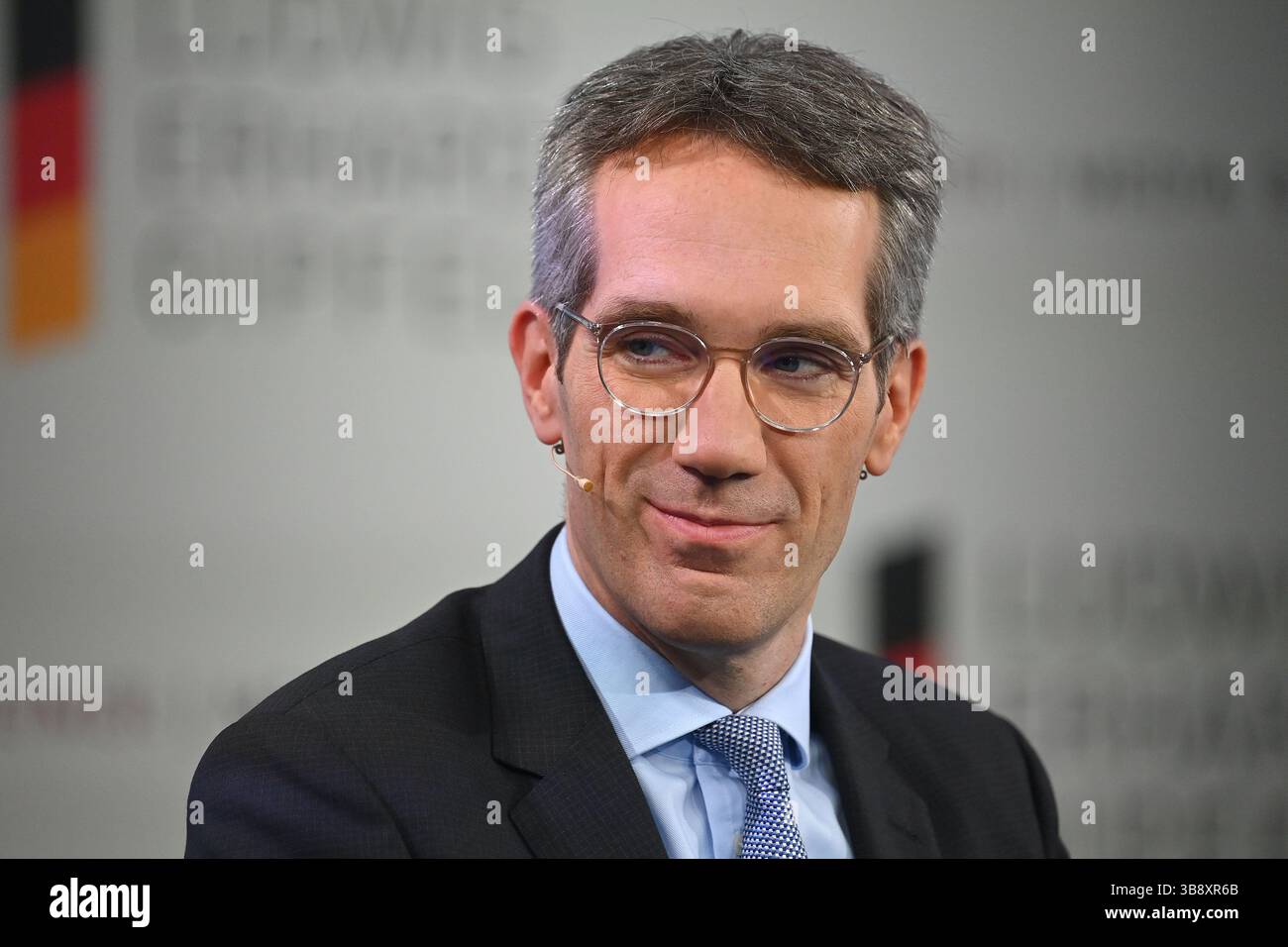 Dr. Jan Esser, Chairman of the Management Board of Allianz Private ...